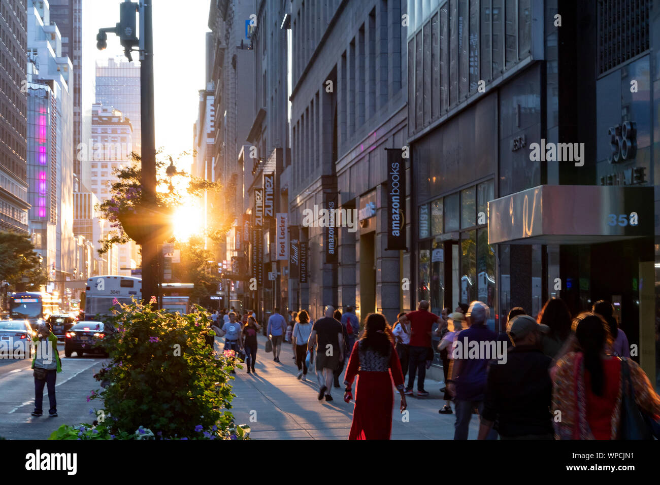 Diverse crowd people walk through hi-res stock photography and images ...