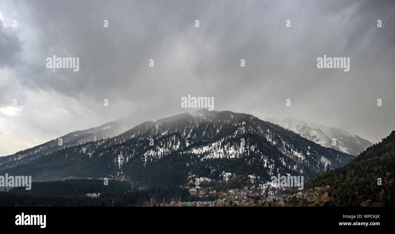 Manali weather hi-res stock photography and images - Alamy