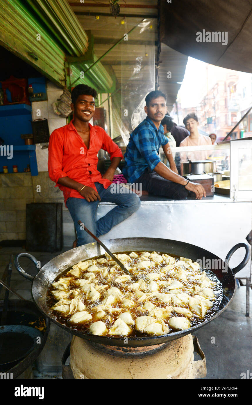 Samosa asian hi-res stock photography and images - Alamy