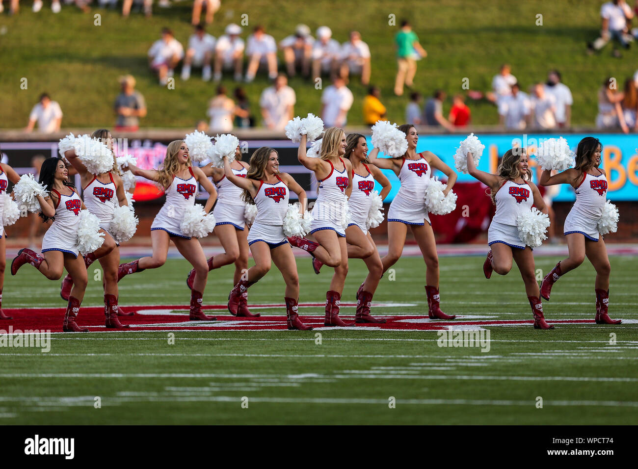 Smu mustangs cheerleaders hi-res stock photography and images - Alamy