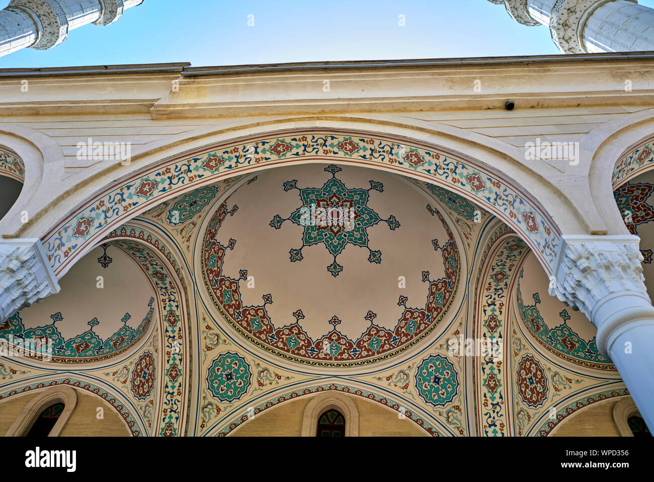 beautiful old Oriental mosque Stock Photo - Alamy