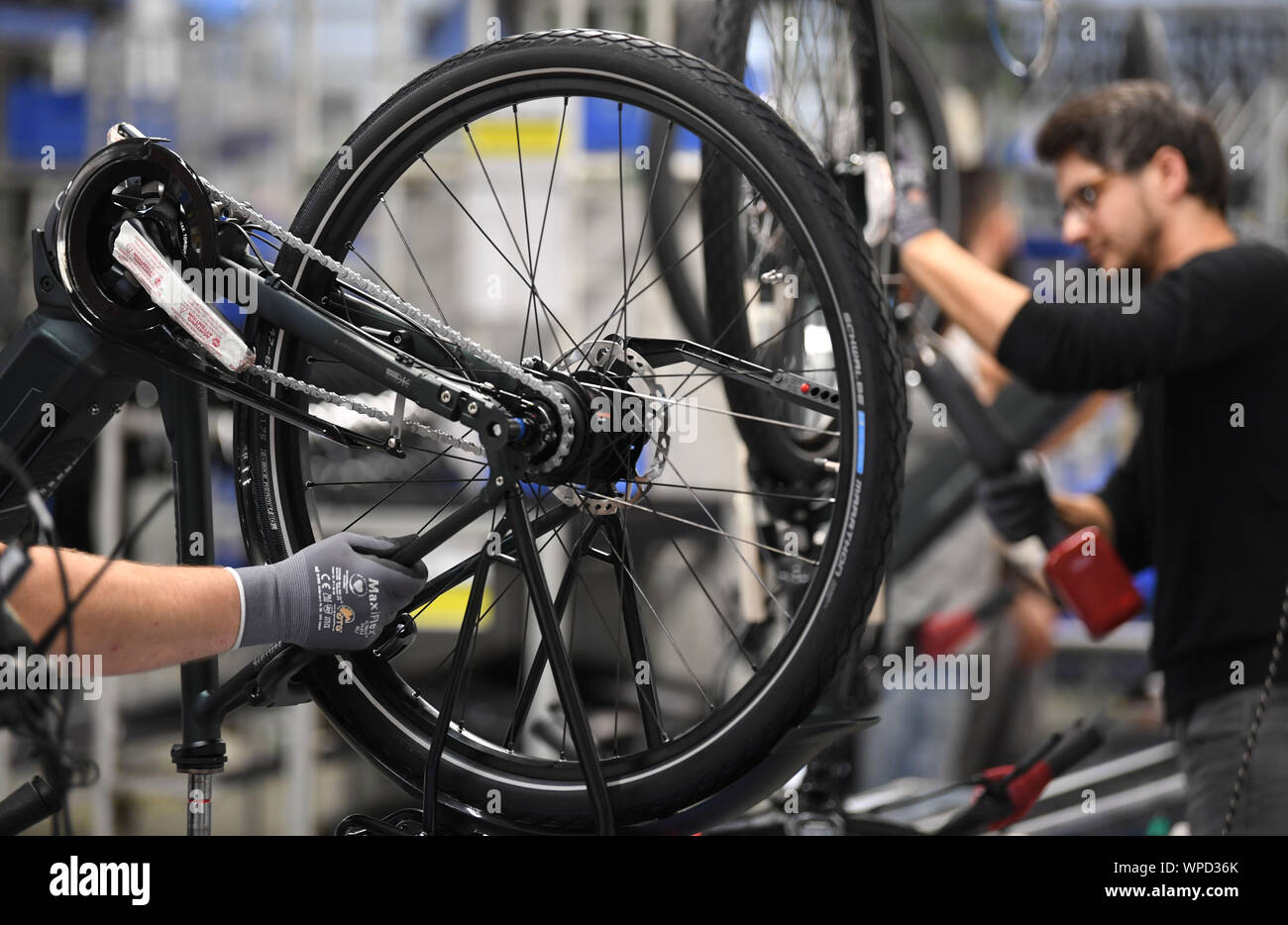 Cloppenburg, Germany. 20th Aug, 2019. Derby Cycle employee works in the ...