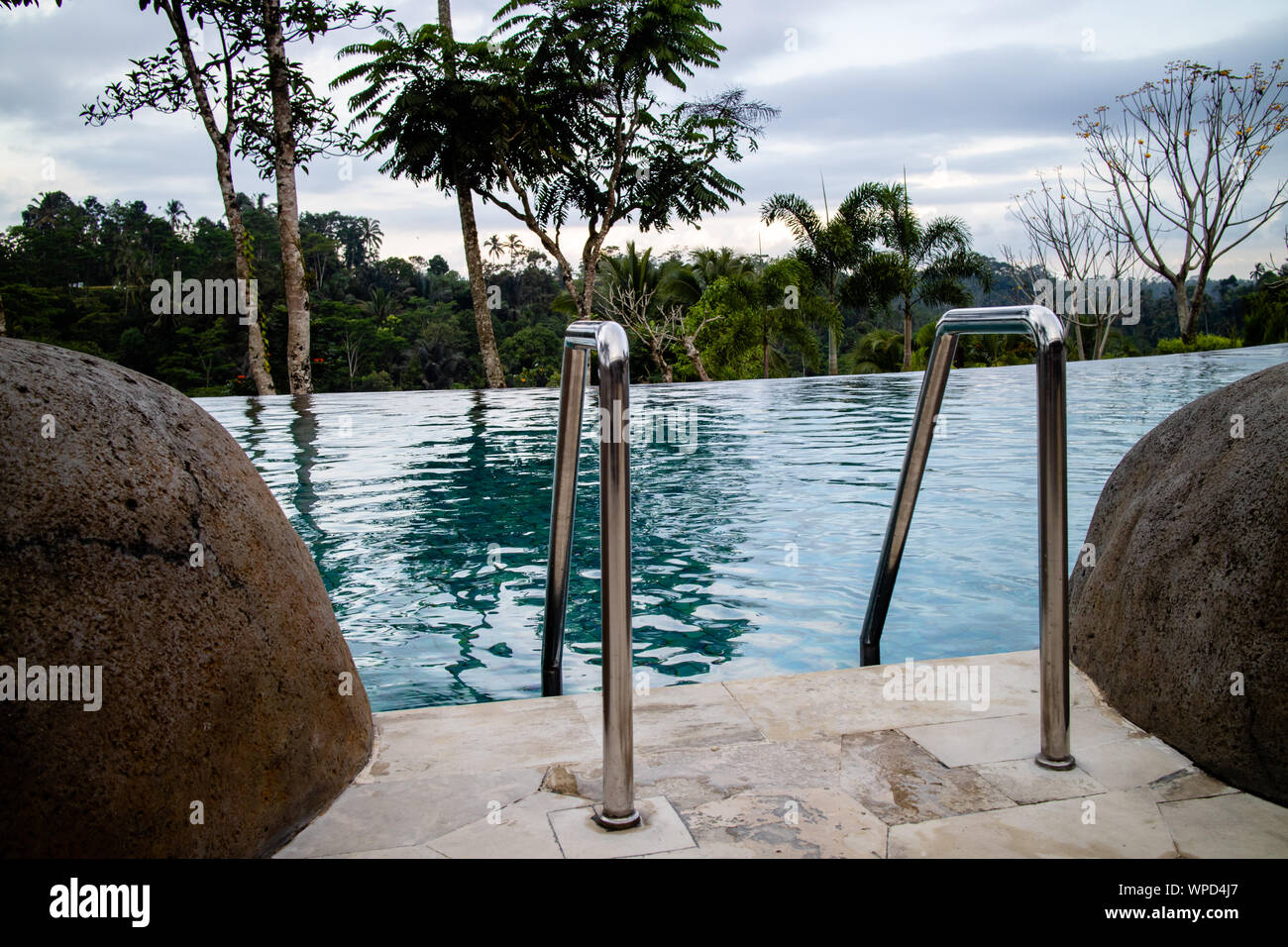 A luxury infinity pool in a tropical resort Stock Photo - Alamy