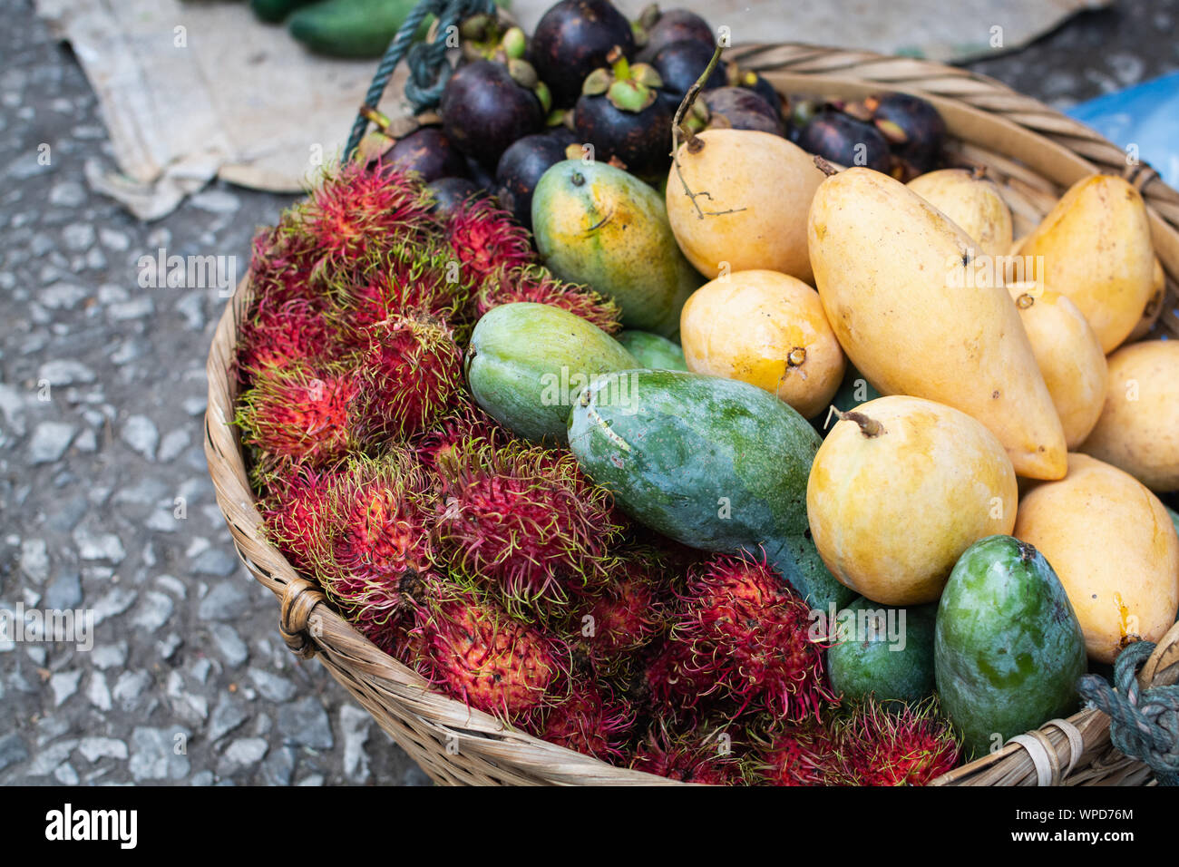Mango basket hi-res stock photography and images - Alamy