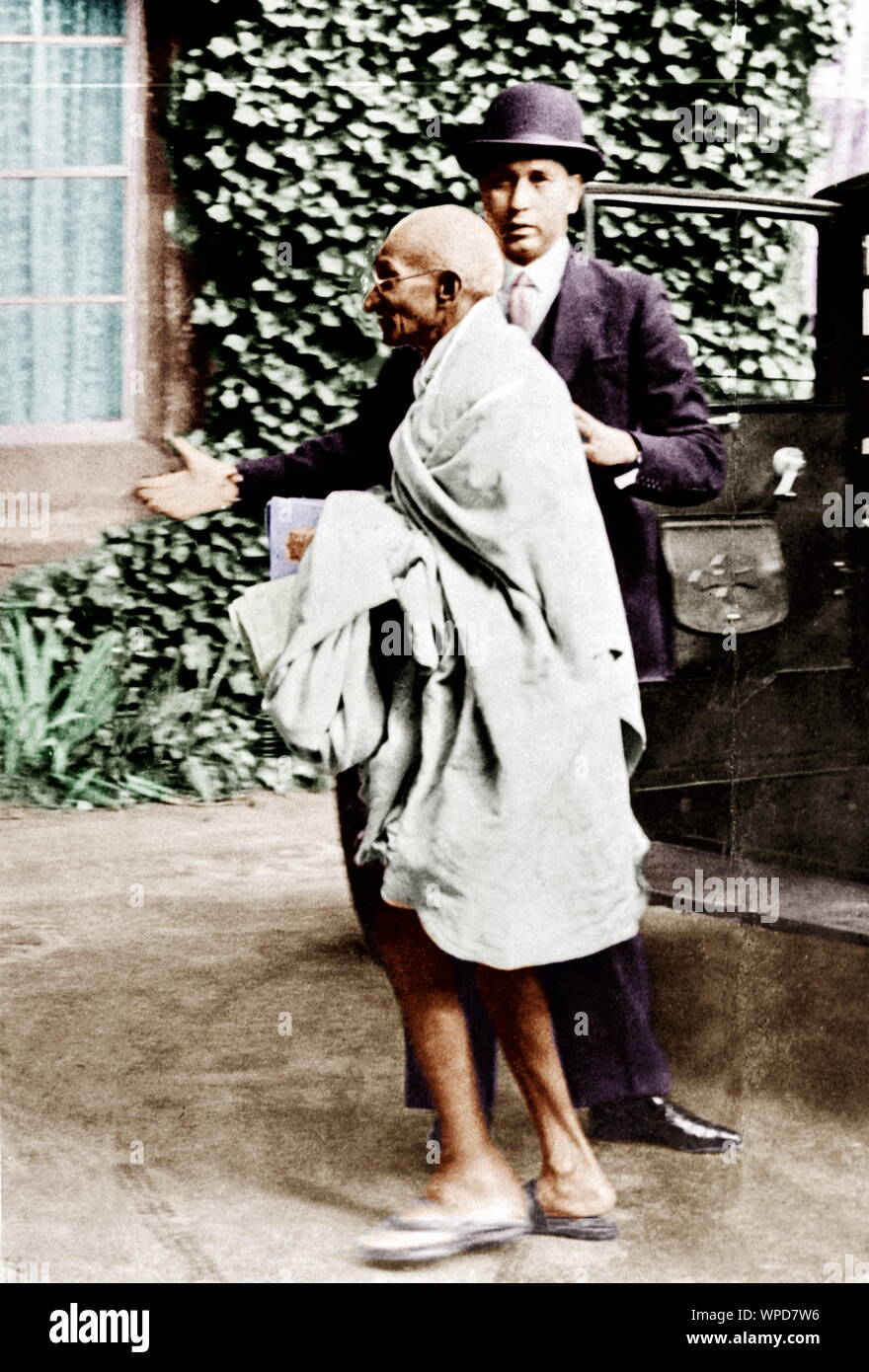Mahatma Gandhi at St James Palace for Round Table Conference, London ...