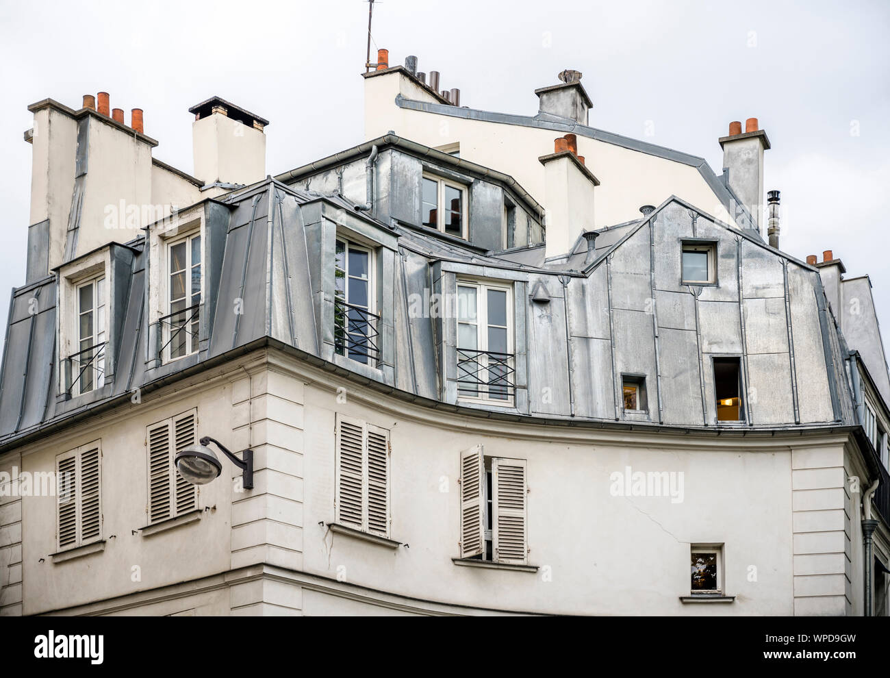 Curved structures on roof building hi-res stock photography and images ...