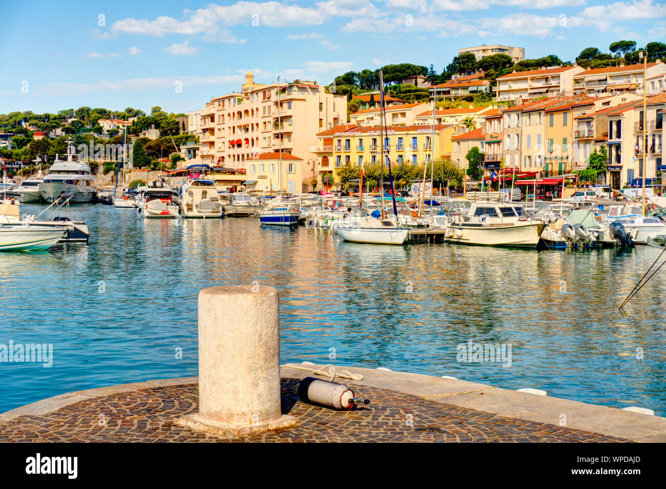 Cassis harbour hi-res stock photography and images - Alamy