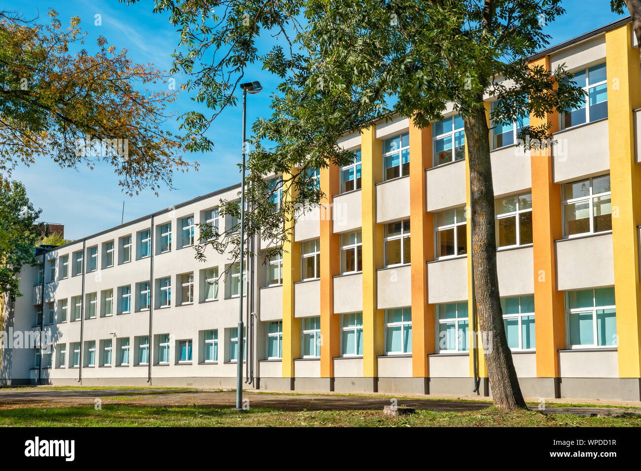 Modern school facade hi-res stock photography and images - Alamy