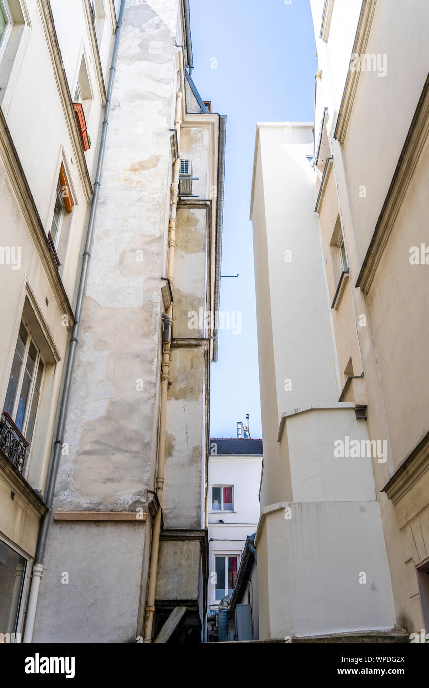 Tight French courtyard in Paris with high-rise apartment buildings ...