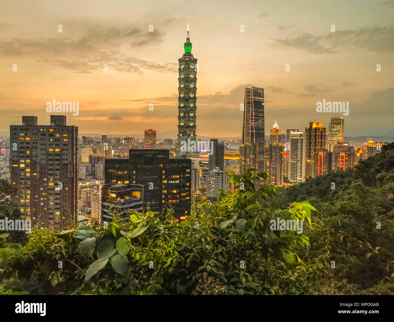 Taipei 101 construction hi-res stock photography and images - Alamy