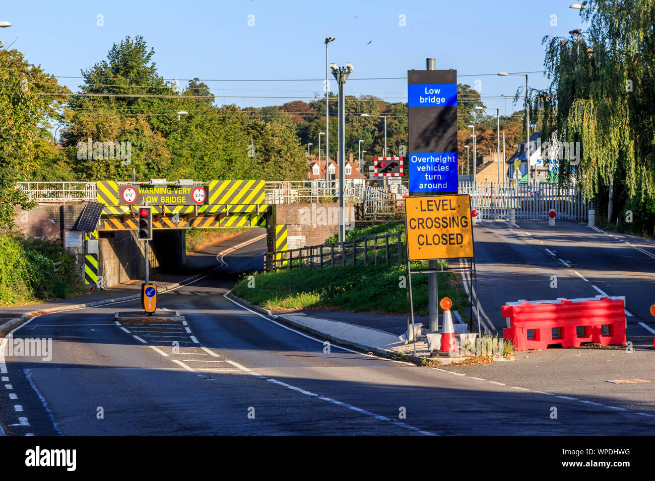 Low bridge sign hi-res stock photography and images - Alamy