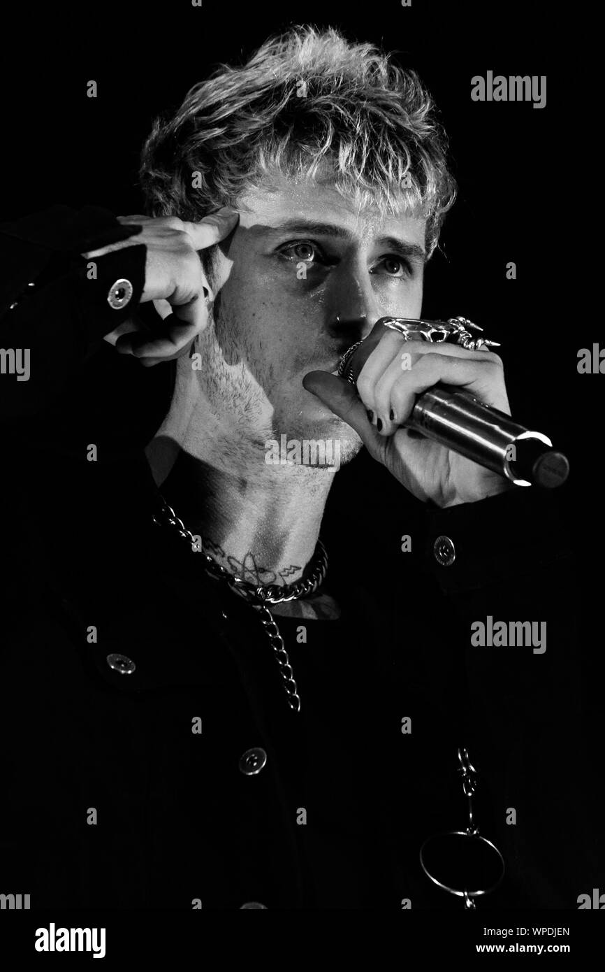 Machine gun kelly picture Black and White Stock Photos & Images - Alamy