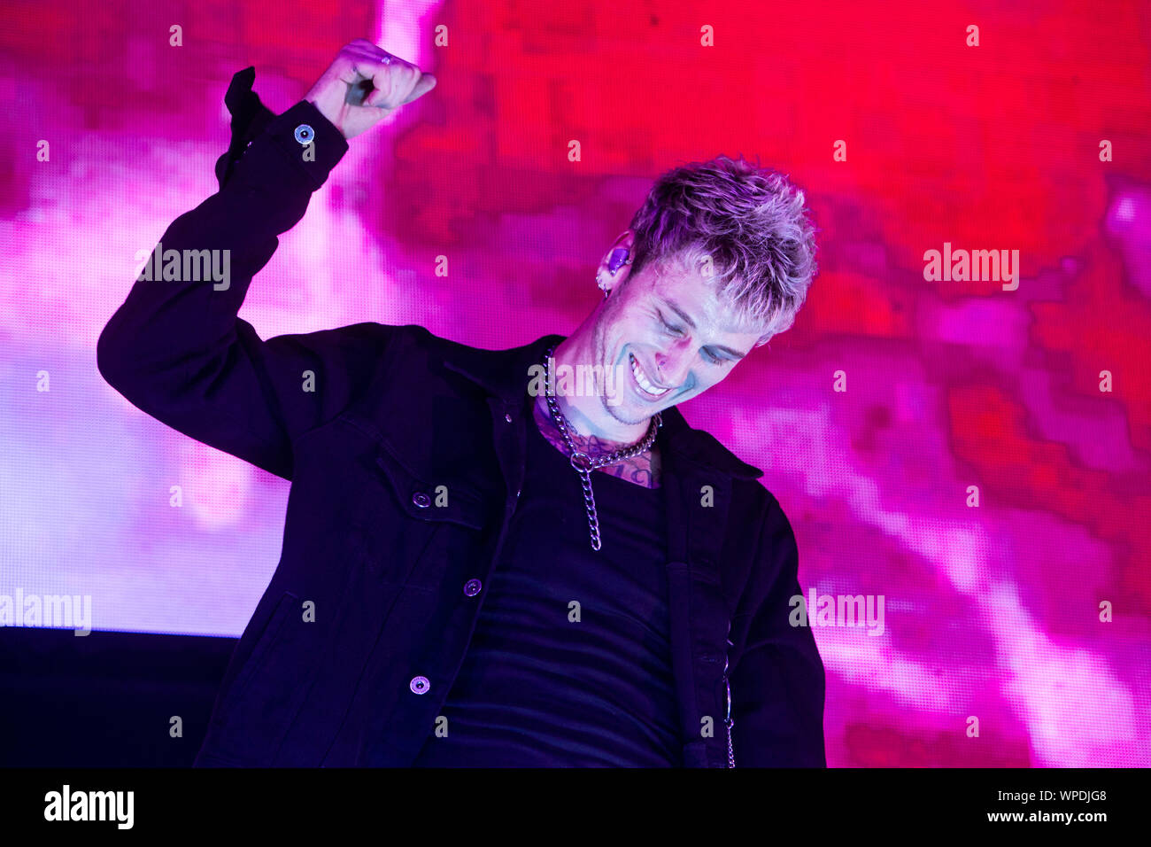 Machine gun kelly fabrique milano hi-res stock photography and images ...