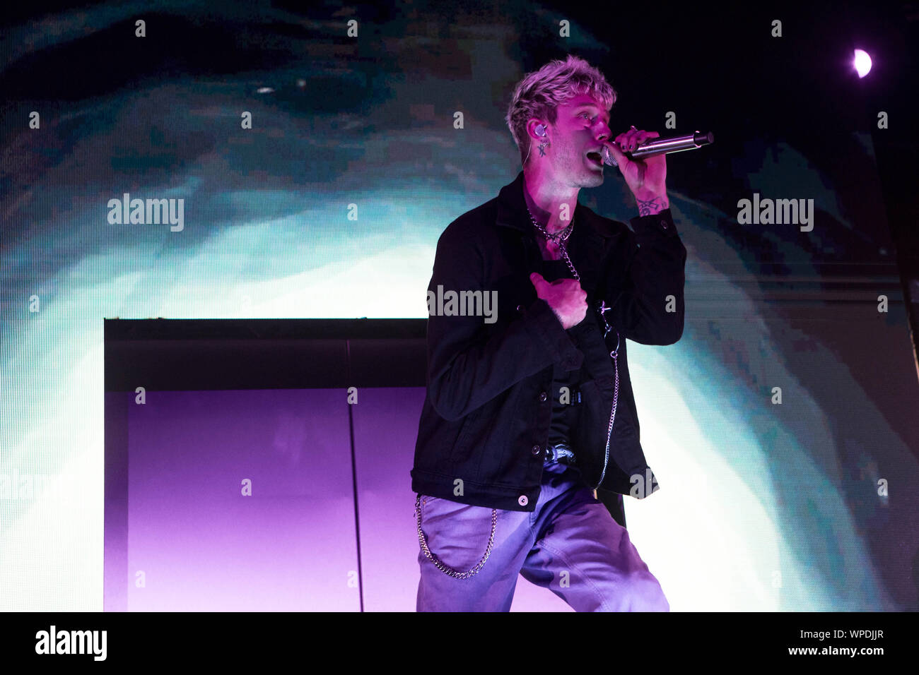 Machine Gun Kelly Rapper Wallpaper