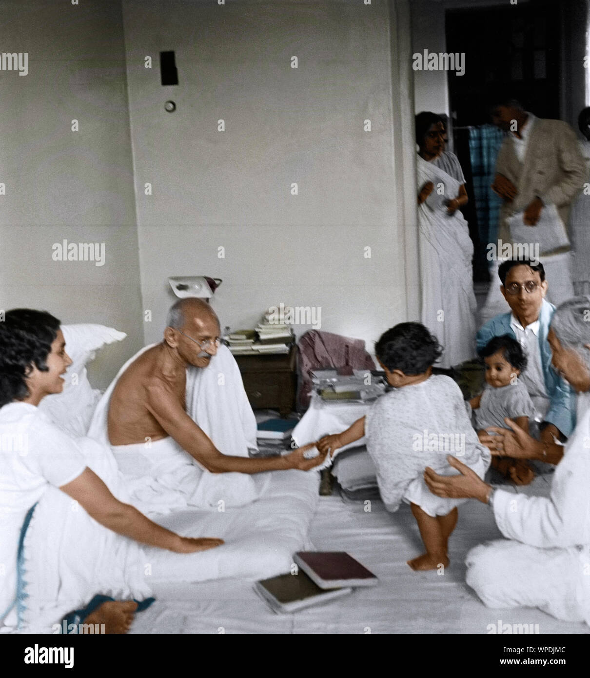 Mahatma gandhi child hi-res stock photography and images - Alamy