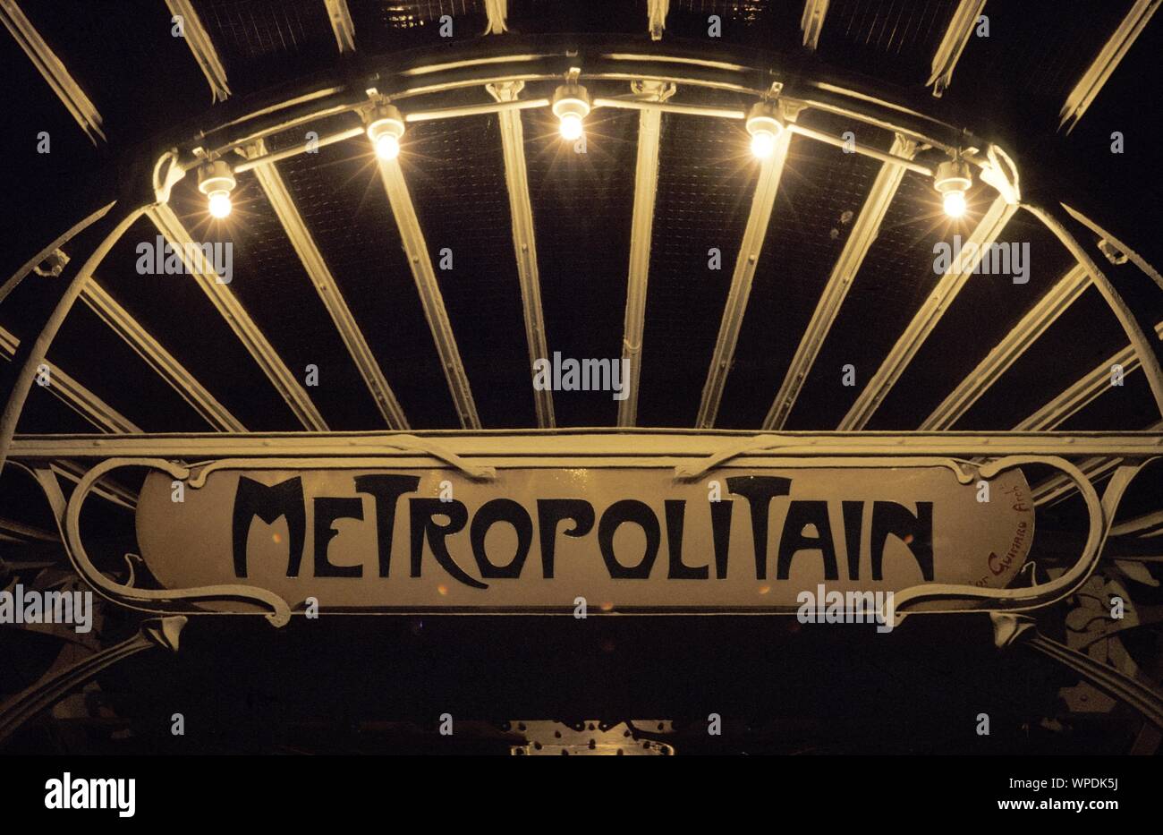 Paris, Metro Porte Dauphine, Eingang von Hector Guimard - Paris, Metro ...
