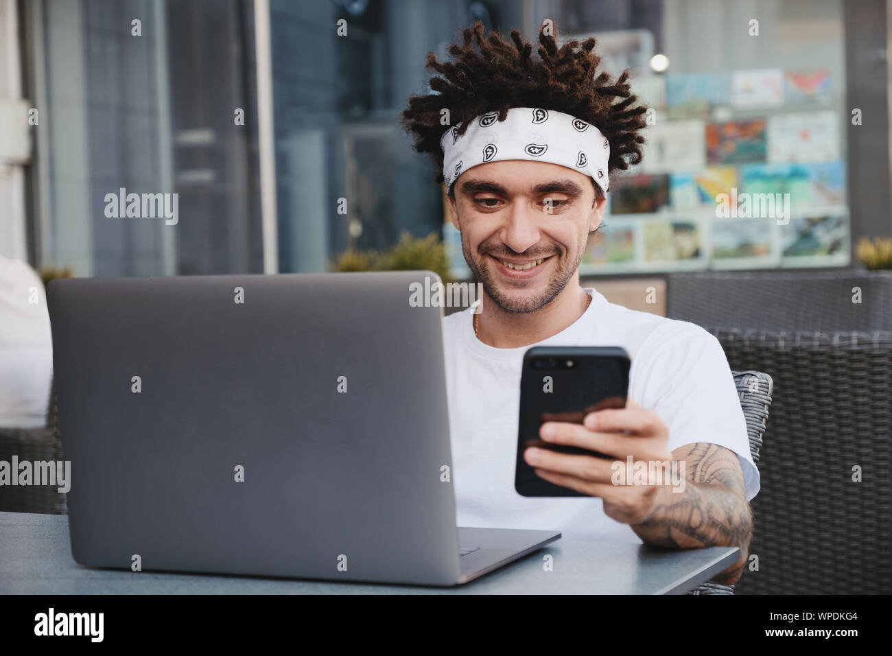 Surprised man getting message computer hi-res stock photography and ...