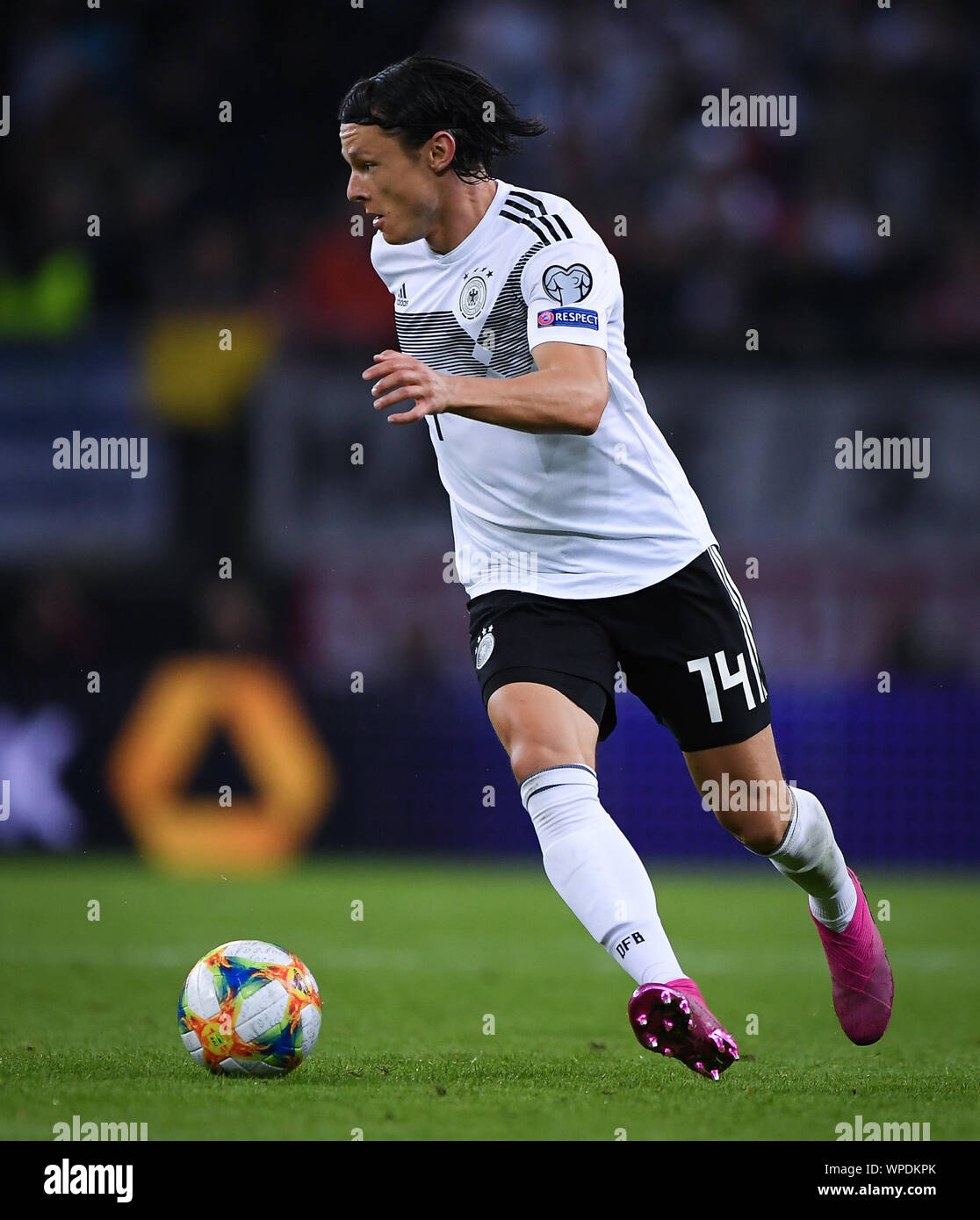 Fussball fuvuball football soccer hi-res stock photography and images ...