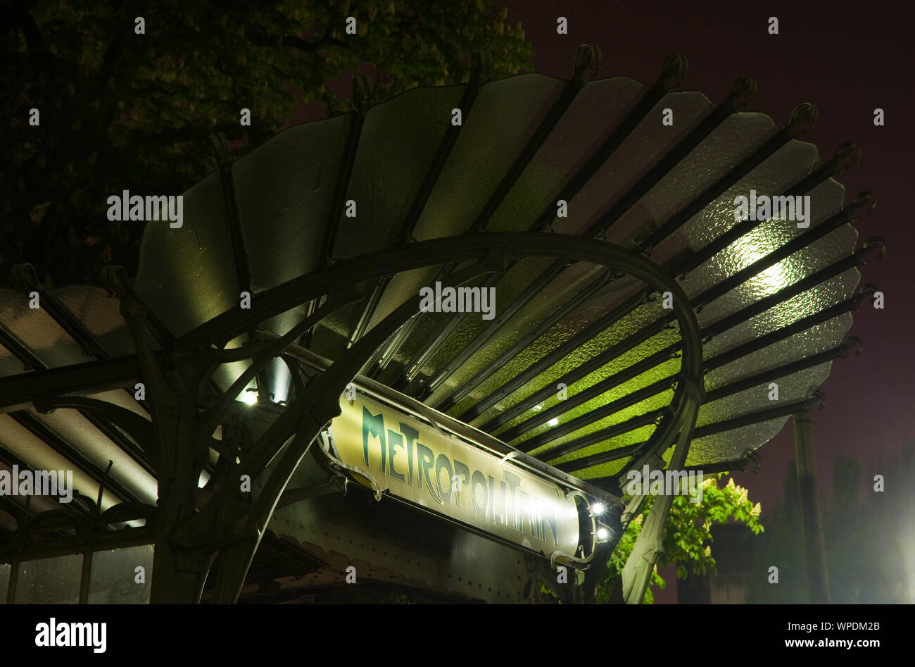 Paris, Metro Porte Dauphine, Eingang von Hector Guimard - Paris, Metro ...