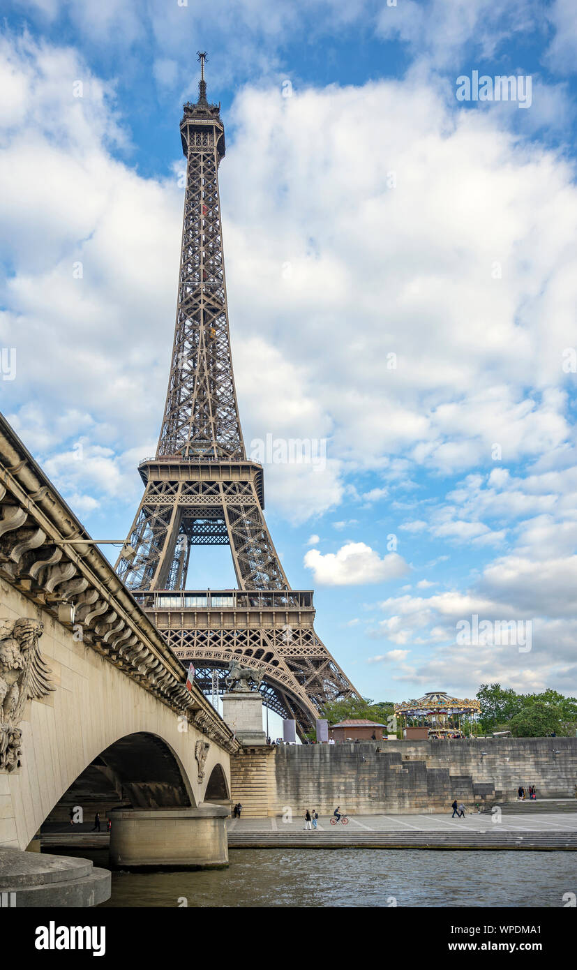 External trusses hi-res stock photography and images - Alamy