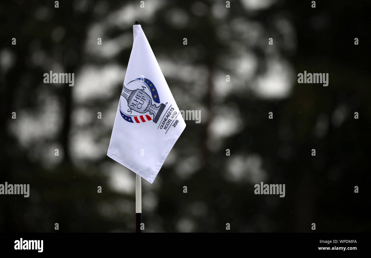 Golf flag general hi-res stock photography and images - Alamy