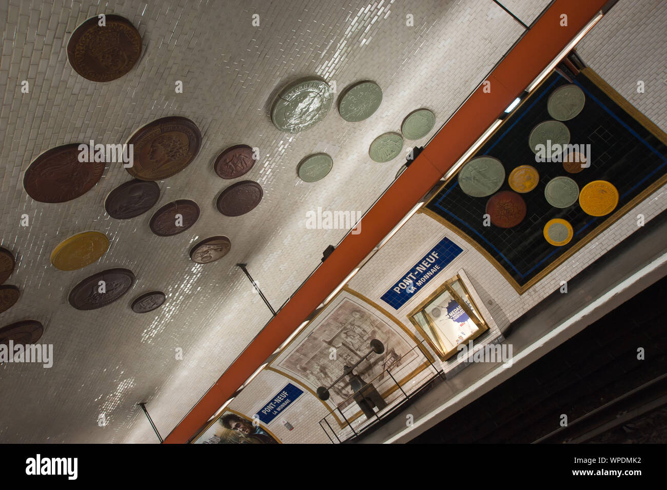 Pont neuf station hi-res stock photography and images - Alamy