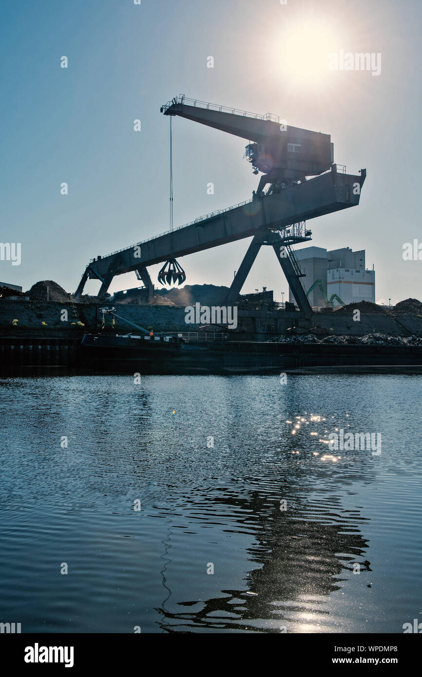 Scrap Metal Crane Grabber High Resolution Stock Photography and Images ...