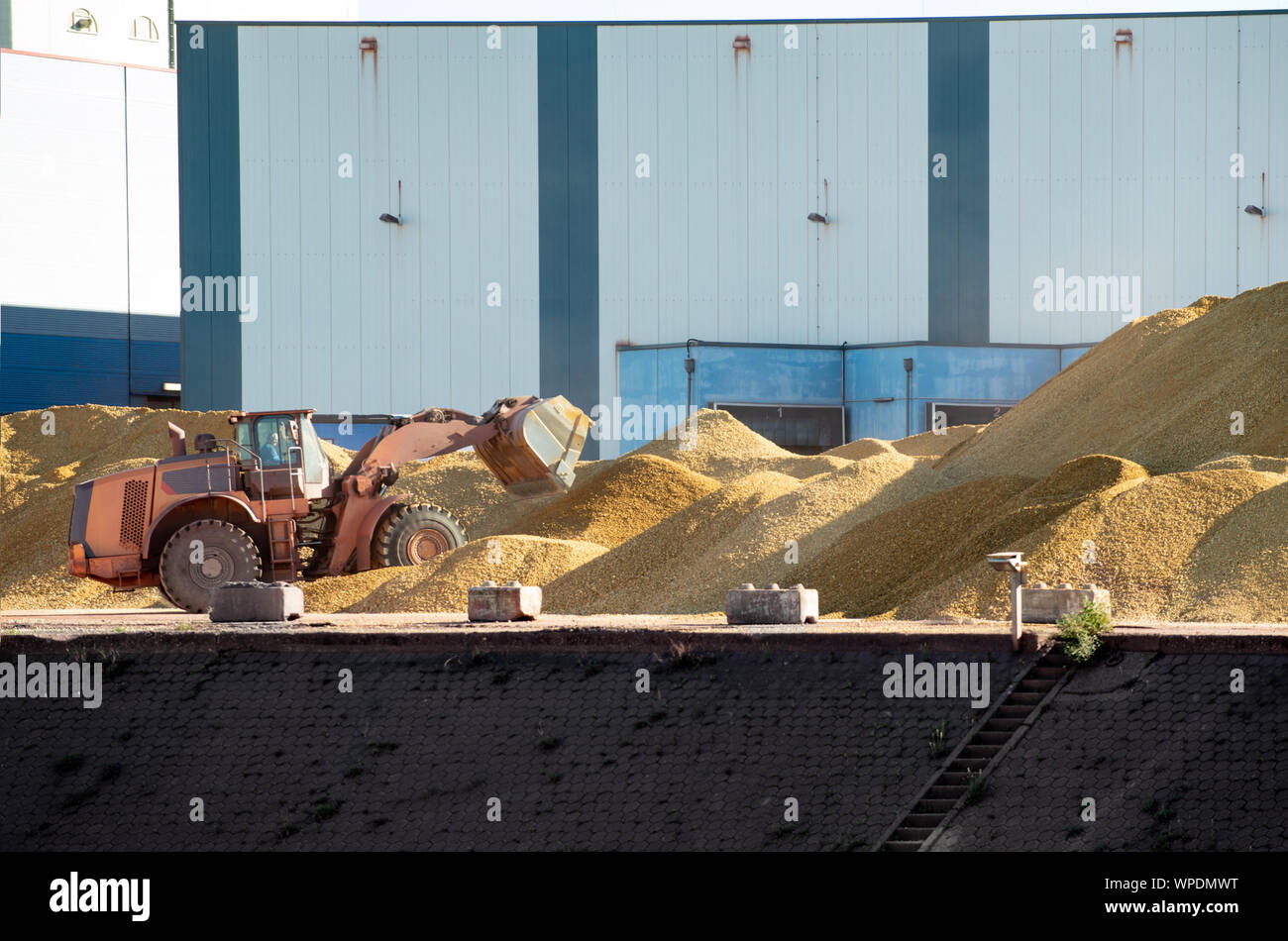Gravel pile hi-res stock photography and images - Alamy