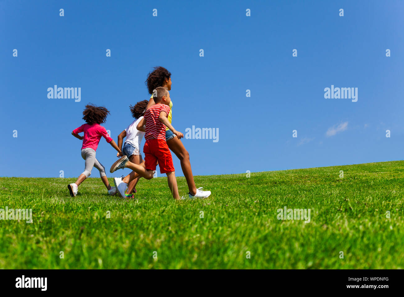 Schoolchildren on outdoor activity hi-res stock photography and images ...