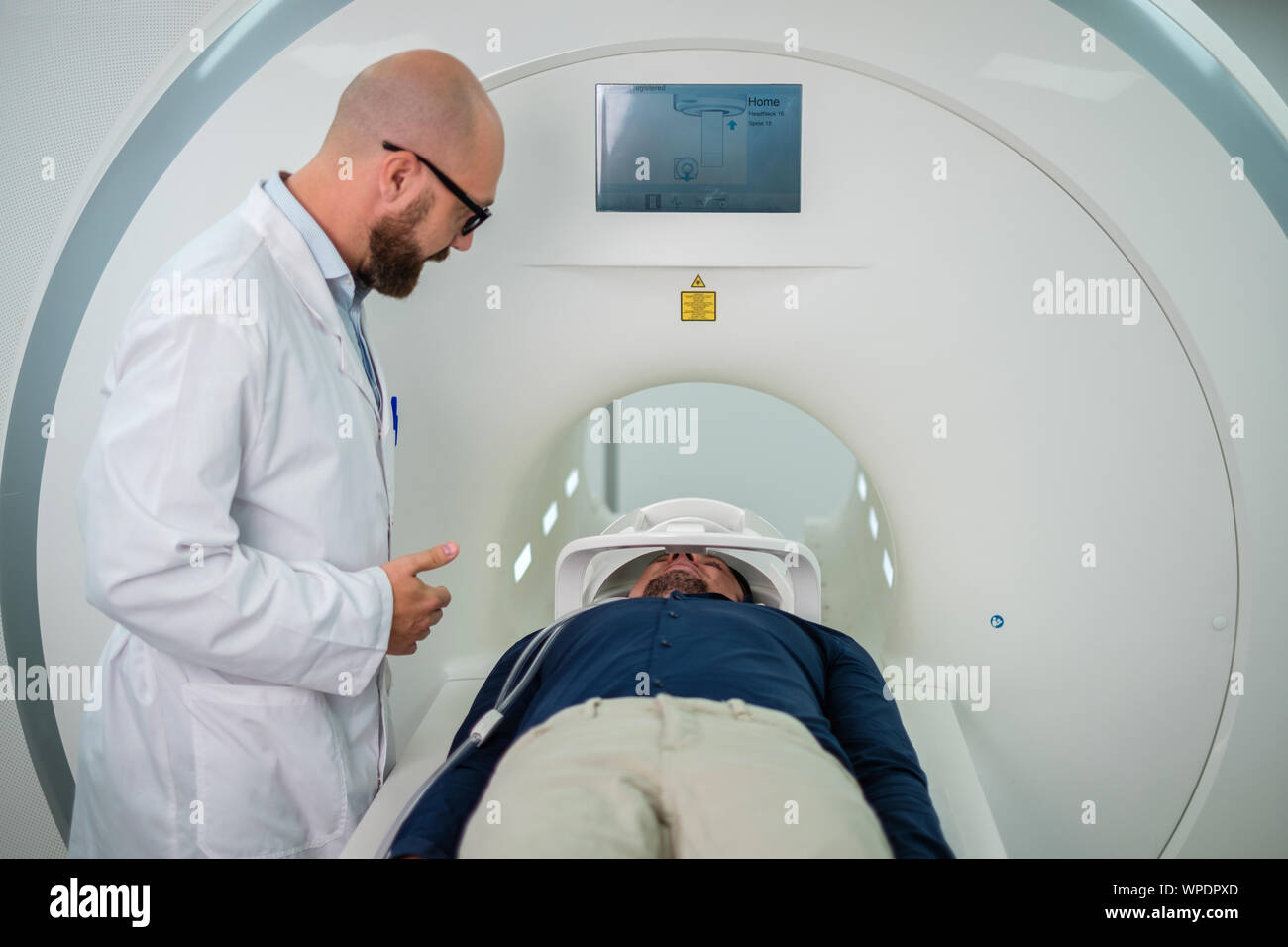 Doctor visiting patient head scan hi-res stock photography and images ...
