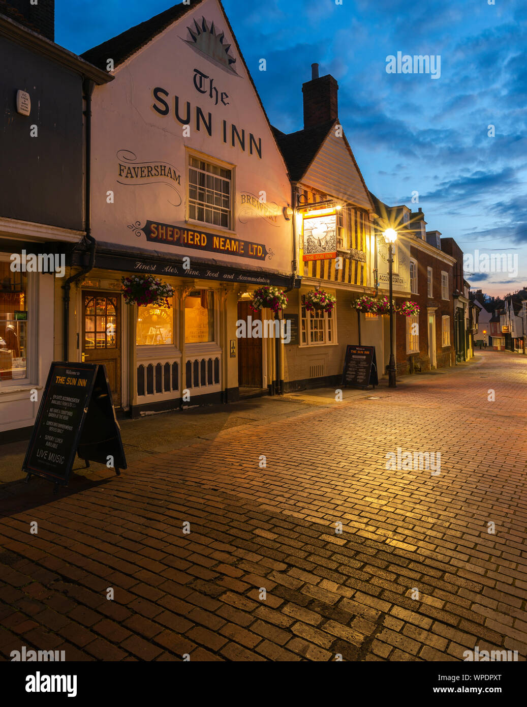 The Sun Inn public house in West Street, Faversham, kent Stock Photo ...