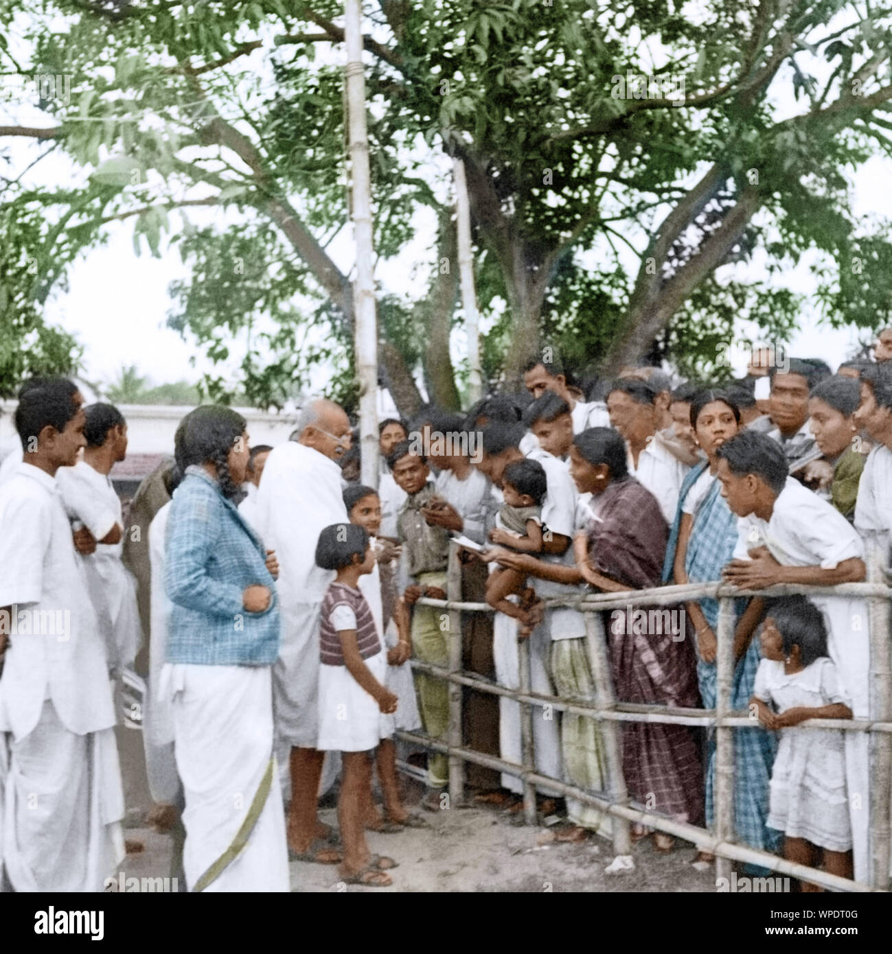 Mahatma Gandhi talking to people, Khadi Pratishthan, Calcutta, India ...