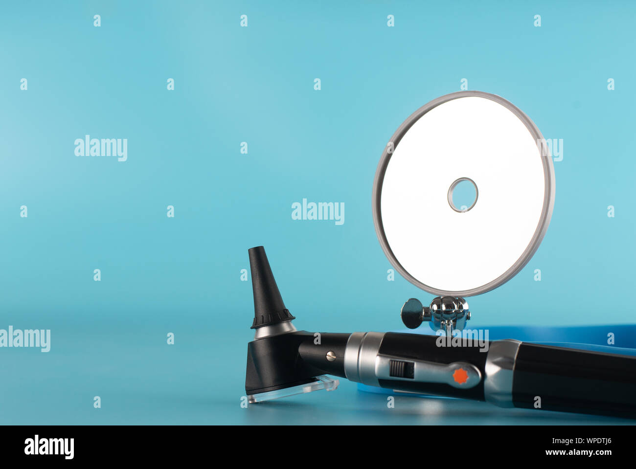 Otoscope reflector mirror on hi-res stock photography and images - Alamy