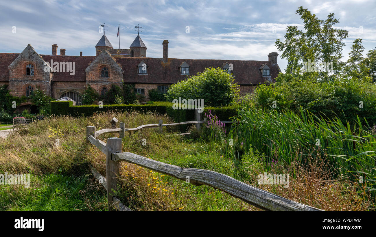 Sissinghurst castle garden hi-res stock photography and images - Alamy