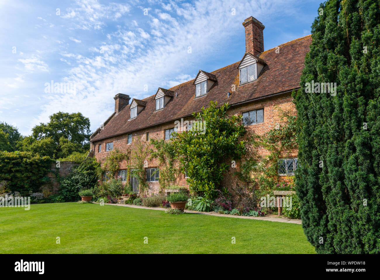 Sissinghurst castle gardens hi-res stock photography and images - Alamy