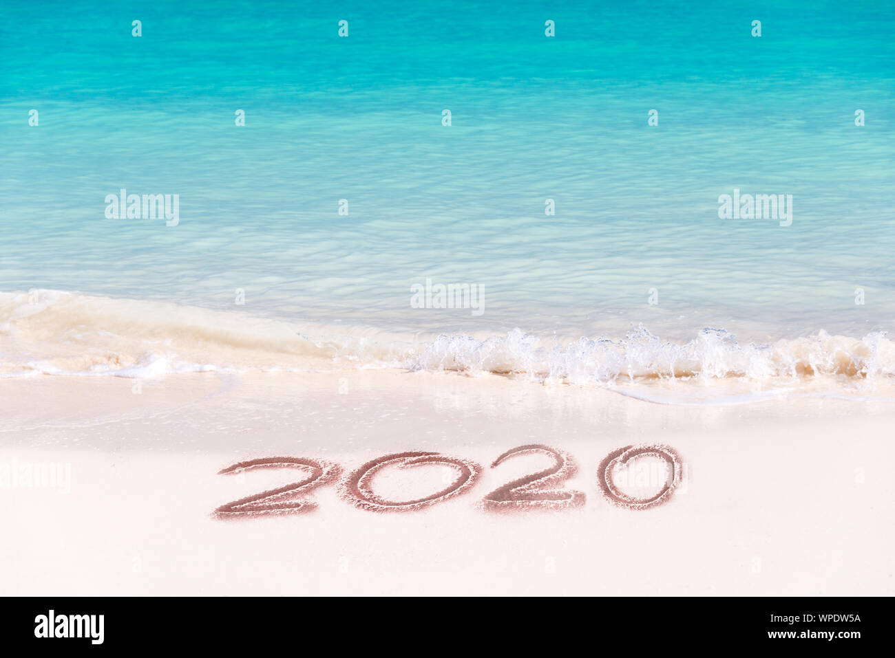 2020 written on the sand of a beach, travel 2020 new year concept Stock ...