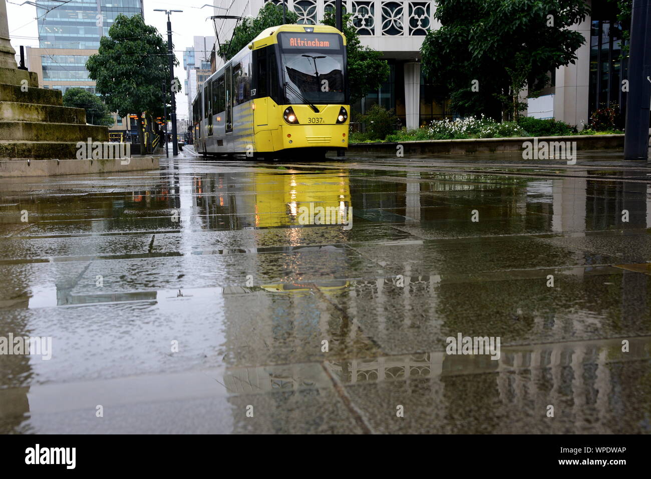 Rainy manchester weather hi-res stock photography and images - Alamy