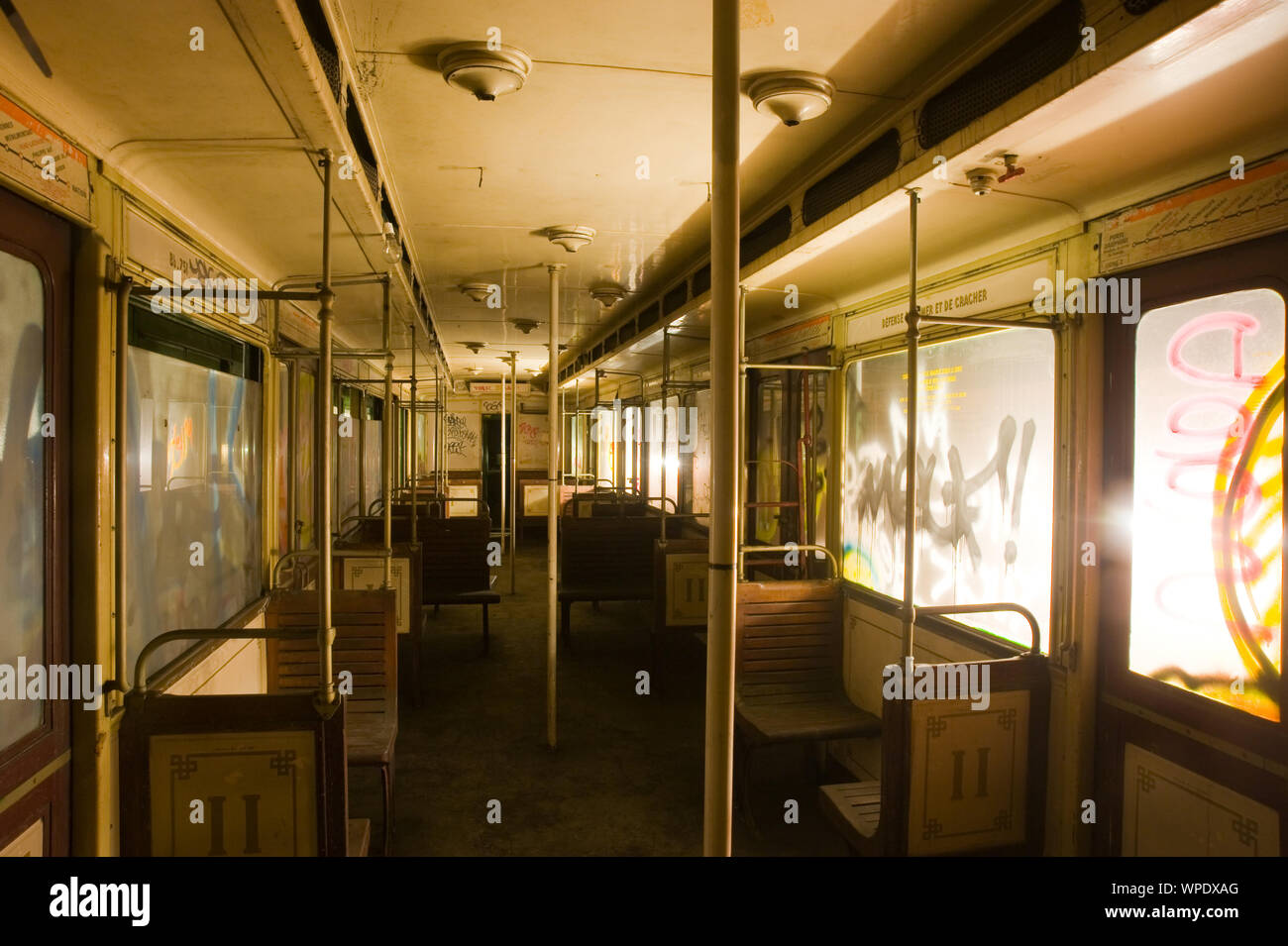 Paris, Metro, alte Züge - Paris, Metro, Old Trains Stock Photo - Alamy