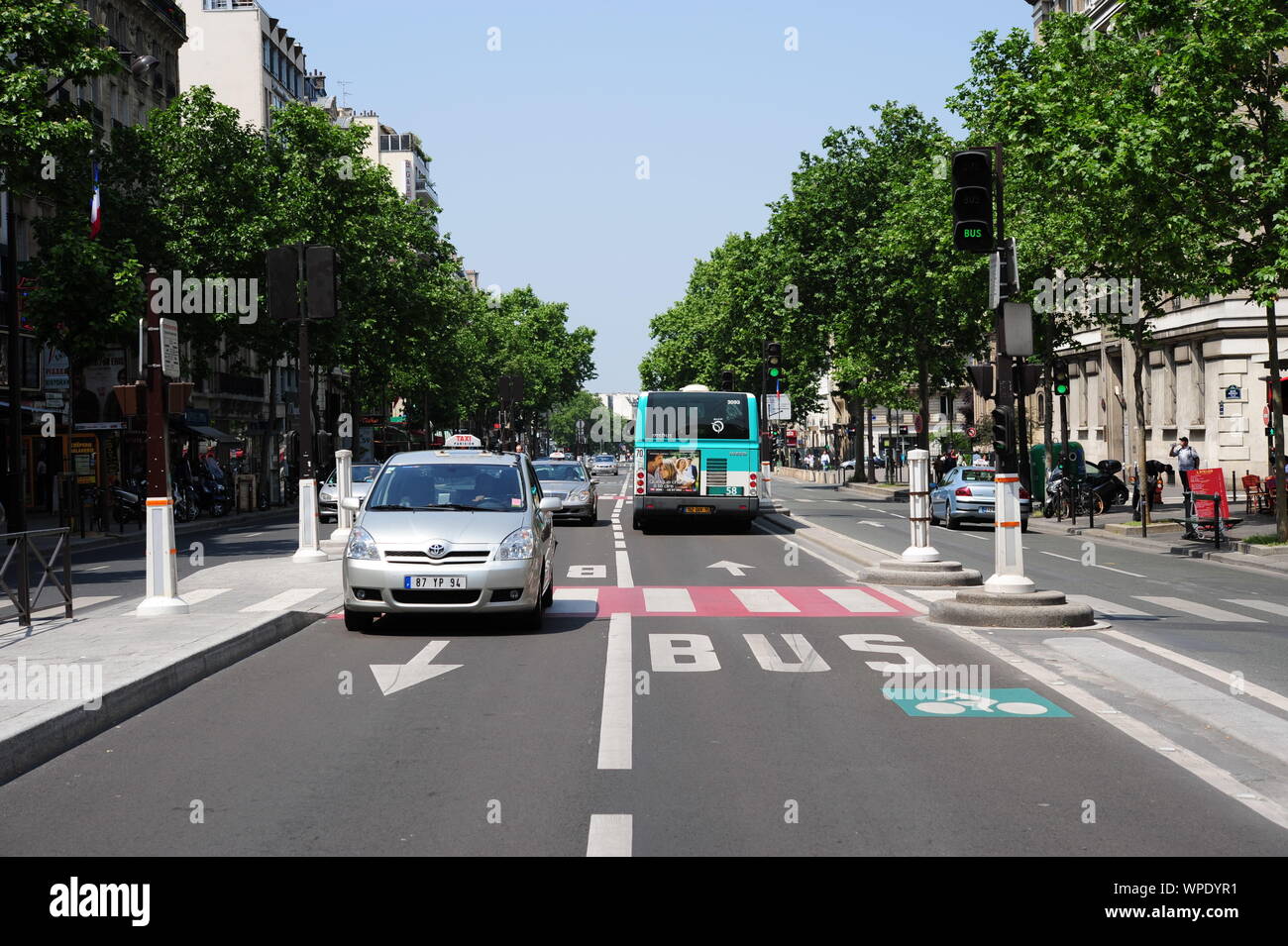 Autobus de paris hi-res stock photography and images - Alamy