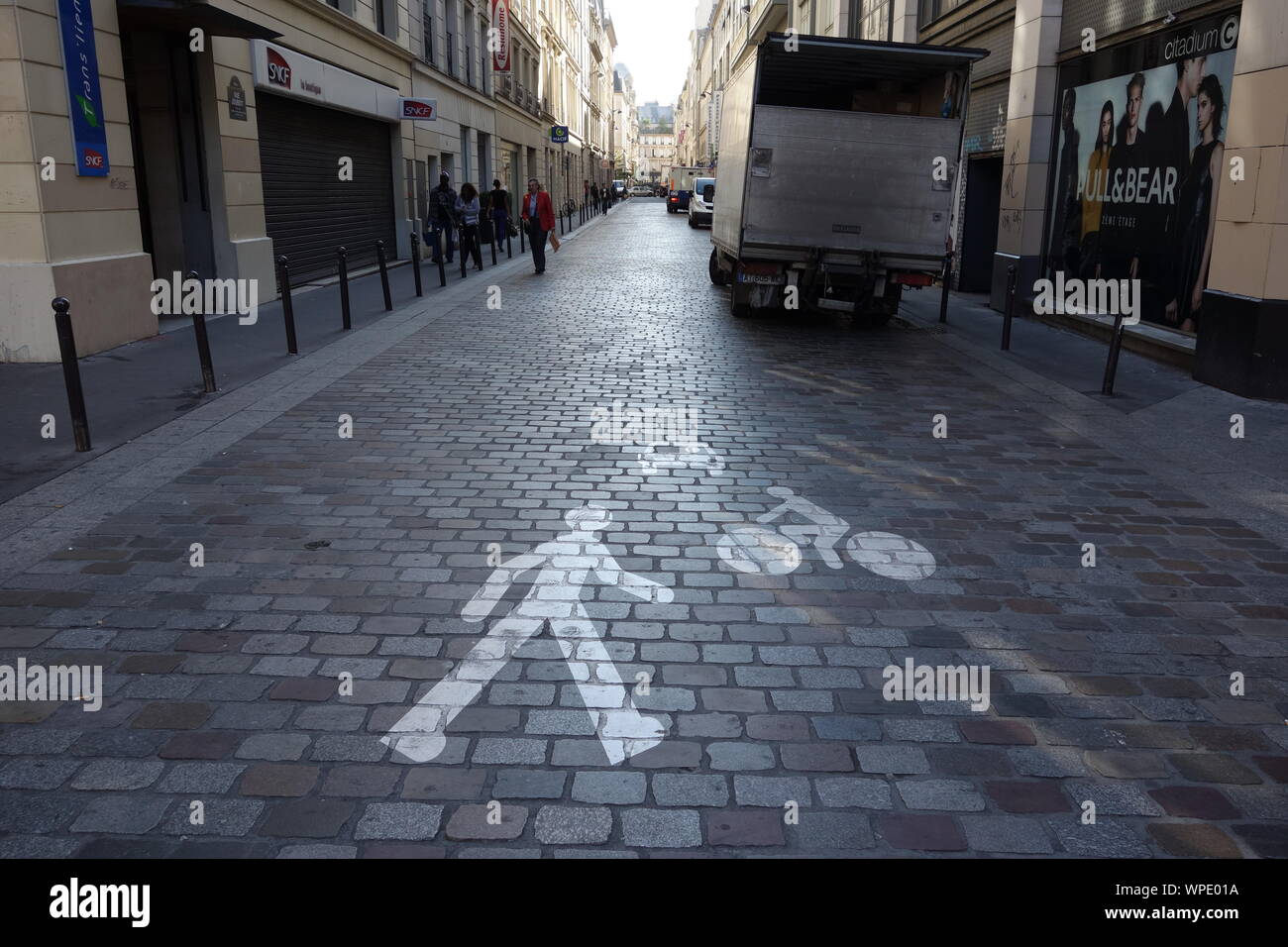 Shared space hi-res stock photography and images - Alamy