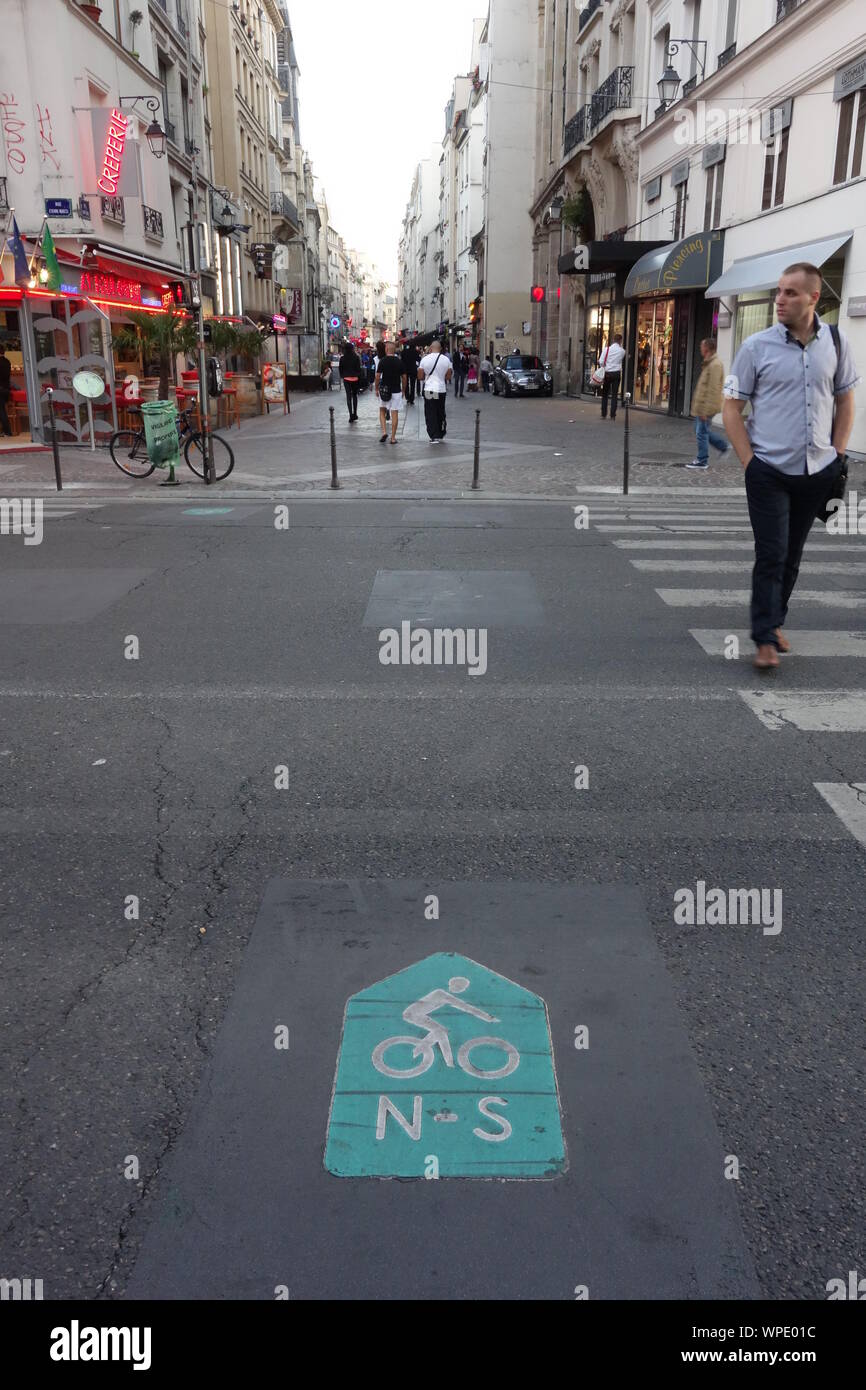 Paris, Radweg - Paris, Cycle Path Stock Photo - Alamy