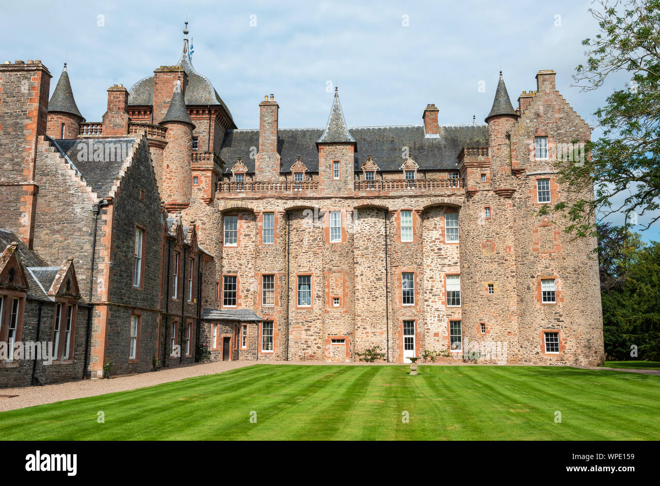 Rose garden at thirlestane castle hi-res stock photography and images ...