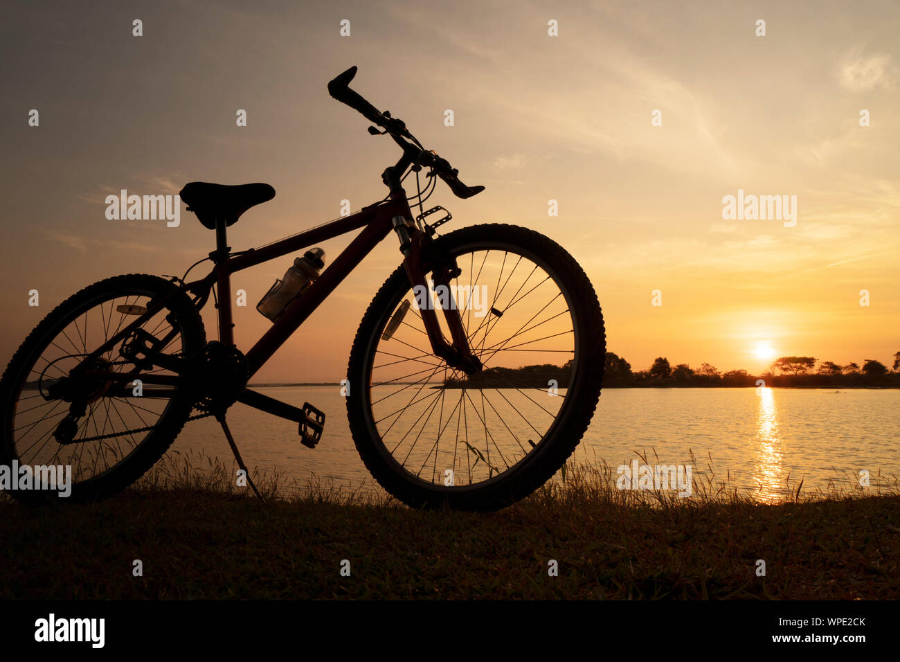 Silhouette bicycle with sunset or sunrise background Stock Photo - Alamy