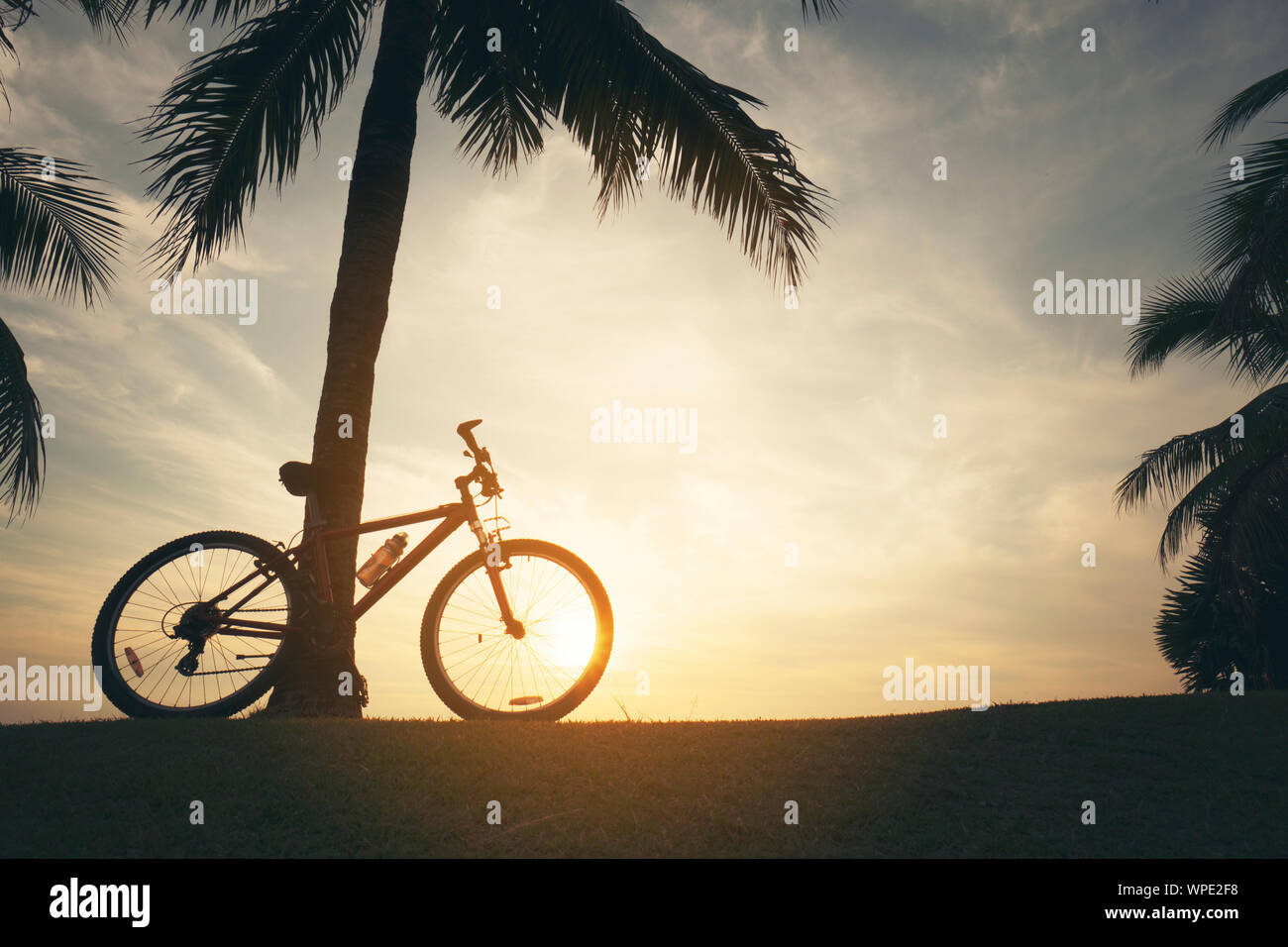 Silhouette bicycle with sunset or sunrise background Stock Photo - Alamy