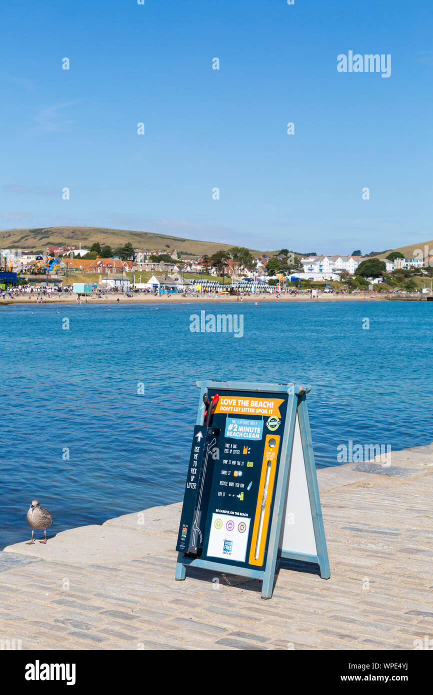2 minute beach clean hi-res stock photography and images - Alamy