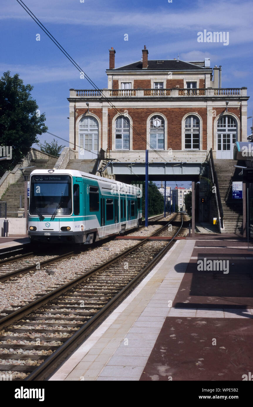 Paris, Tramway T2 Stock Photo - Alamy