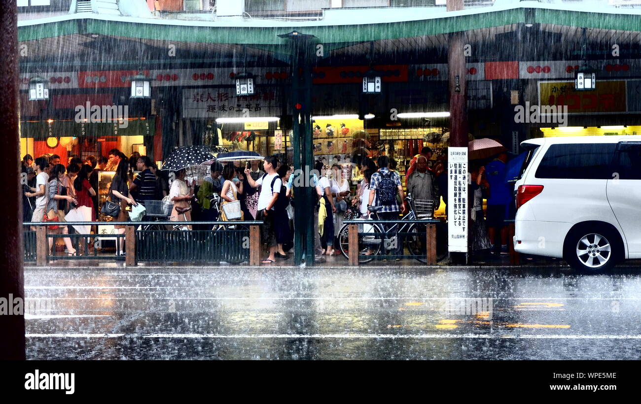 People sheltering from the rain in Osaka Stock Photo - Alamy
