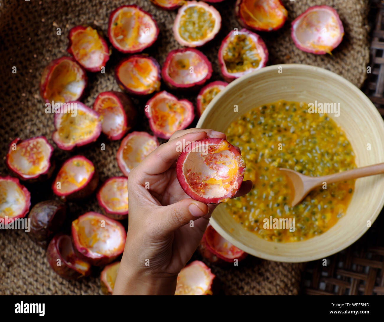 Top view woman hand processing passion fruit by cut in half Passiflora ...