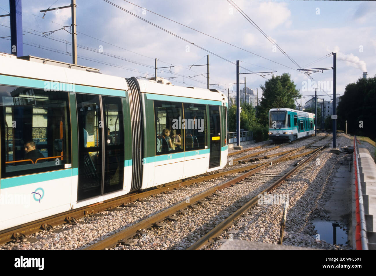 Paris, Tramway T2 Stock Photo - Alamy