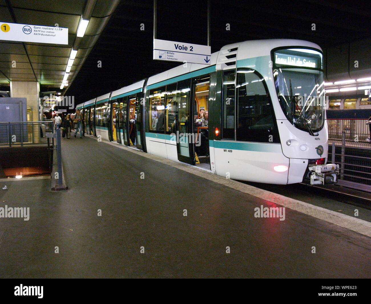 Paris, Tramway T2 Stock Photo - Alamy